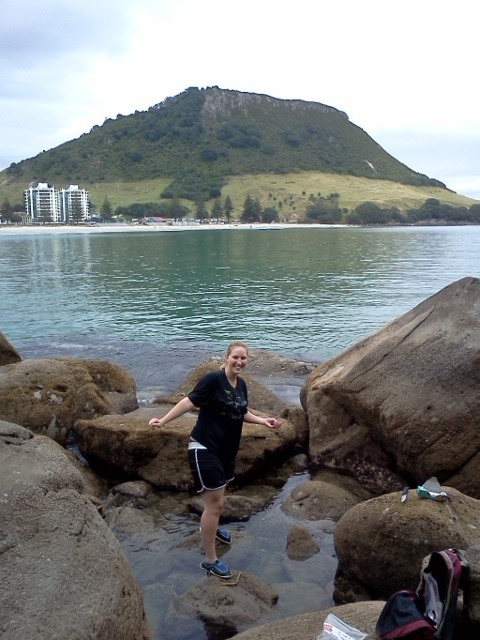 Nikki Webb collects marine specimens — Science Learning Hub