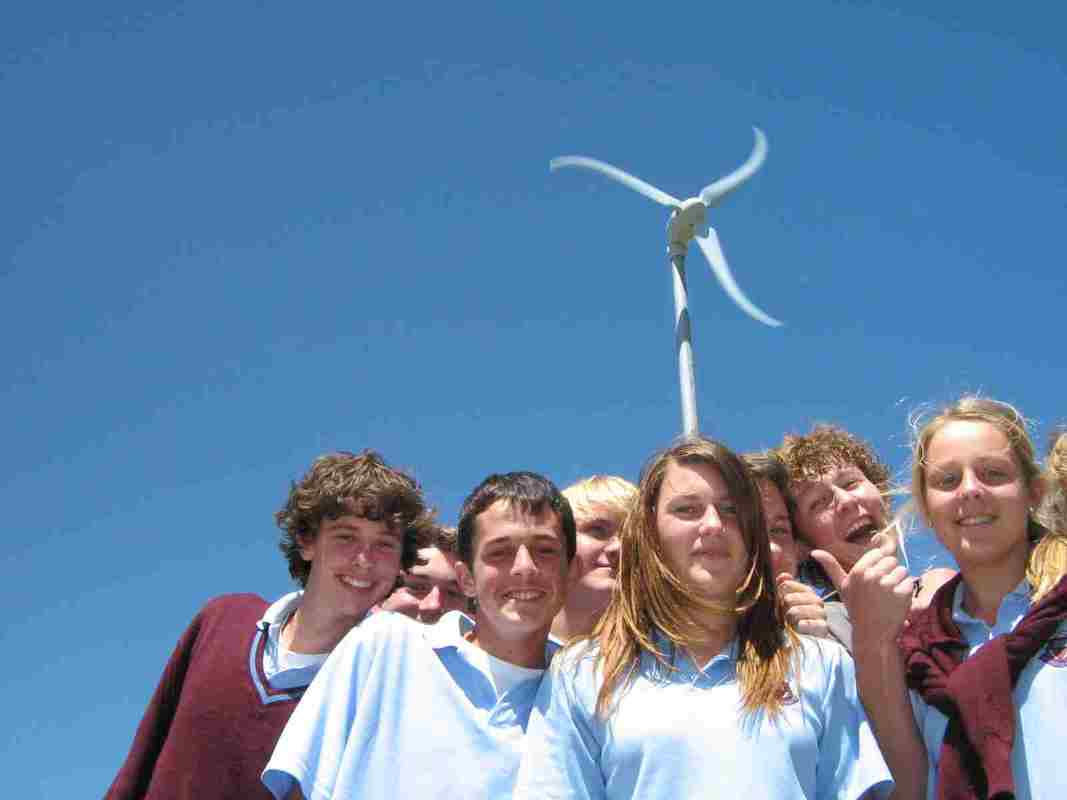 Students in front of wind turbine — Science Learning Hub